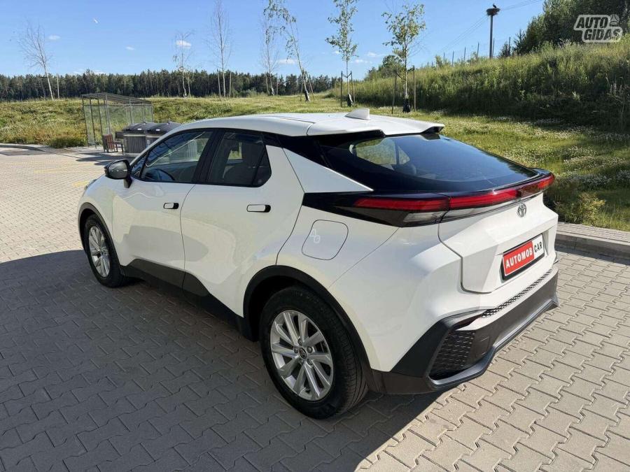 Белый Тойота C-HR 2024 в Вильнюс, объемом двигателя 1.80 л и пробегом 78 тыс. км за 24950 €, фото 14 на AUTOMOTO.COM.LV