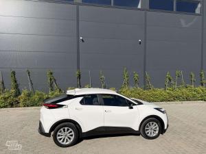 Белый Тойота C-HR 2024 в Вильнюс, объемом двигателя 1.80 л и пробегом 78 тыс. км за 24950 €, фото 15 на AUTOMOTO.COM.LV
