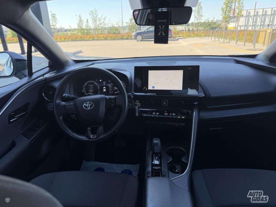 Белый Тойота C-HR 2024 в Вильнюс, объемом двигателя 1.80 л и пробегом 78 тыс. км за 24950 €, фото 17 на AUTOMOTO.COM.LV