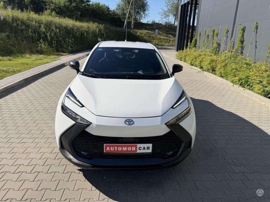 Белый Тойота C-HR 2024 в Вильнюс, объемом двигателя 1.80 л и пробегом 78 тыс. км за 24950 €, фото 3 на AUTOMOTO.COM.LV