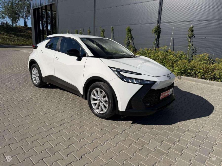 Белый Тойота C-HR 2024 в Вильнюс, объемом двигателя 1.80 л и пробегом 78 тыс. км за 24950 €, фото 5 на AUTOMOTO.COM.LV