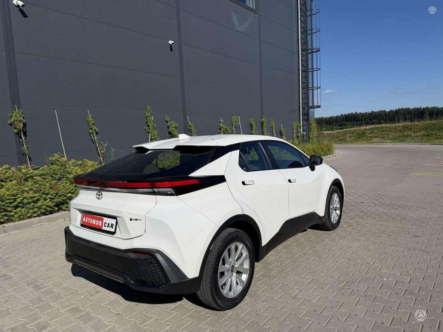 Белый Тойота C-HR 2024 в Вильнюс, объемом двигателя 1.80 л и пробегом 78 тыс. км за 24950 €, фото 8 на AUTOMOTO.COM.LV