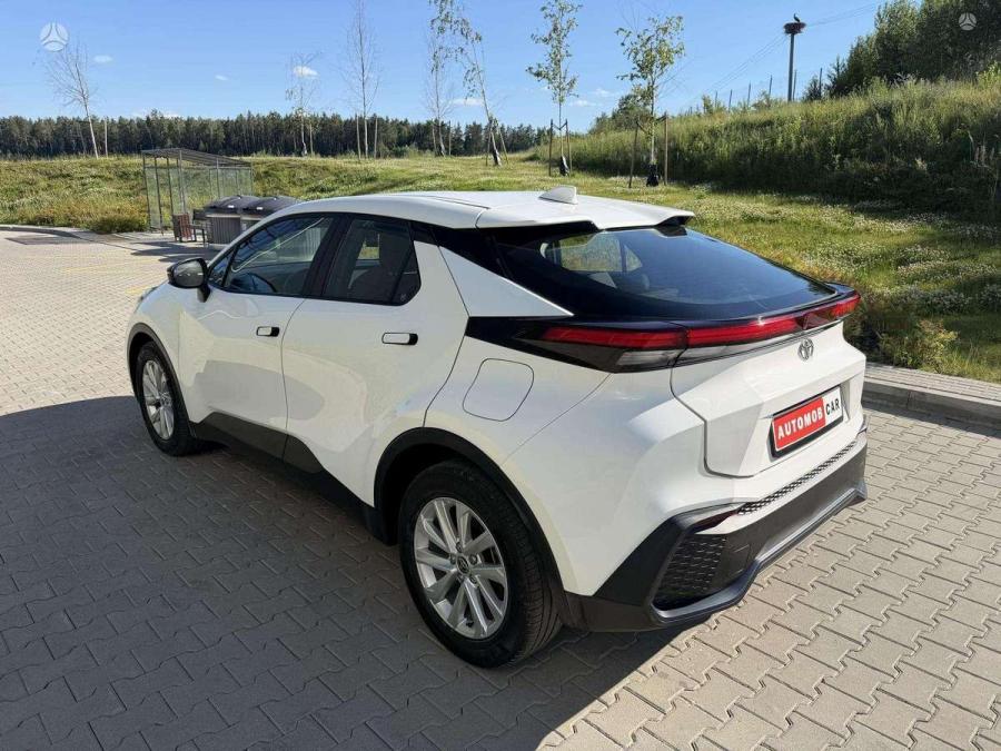 Белый Тойота C-HR 2024 в Вильнюс, объемом двигателя 1.80 л и пробегом 78 тыс. км за 24950 €, фото 11 на AUTOMOTO.COM.LV
