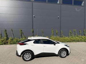 Белый Тойота C-HR 2024 в Вильнюс, объемом двигателя 1.80 л и пробегом 78 тыс. км за 24950 €, фото 15 на AUTOMOTO.COM.LV