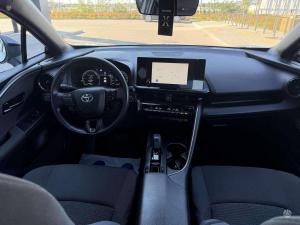 Белый Тойота C-HR 2024 в Вильнюс, объемом двигателя 1.80 л и пробегом 78 тыс. км за 24950 €, фото 26 на AUTOMOTO.COM.LV