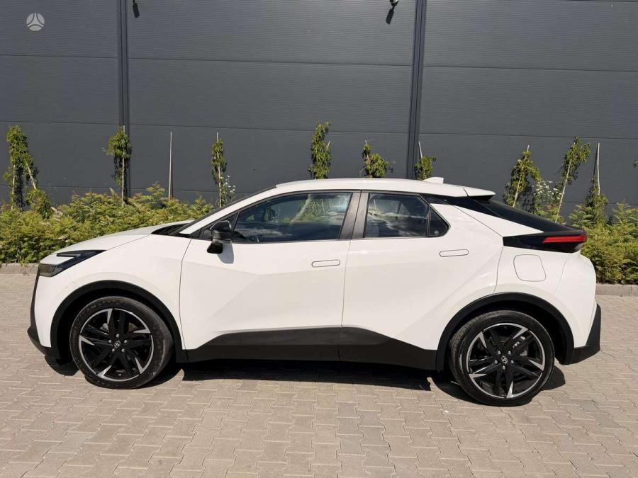Balts Toyota C-HR 2024 Viļņa, ar dzinēja tilpumu 1.80 L un nobraukumu 78 tūkst. km par 24950 €, foto 6 vietnē AUTOMOTO.COM.LV