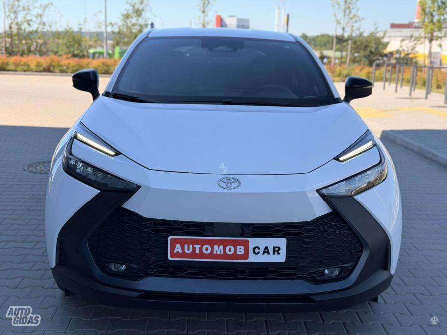 White Toyota C-HR 2024 in Vilnius, with an engine capacity of 2.00 L and mileage of 57 thousand km for 31350 €, photo 3 on AUTOMOTO.COM.LV