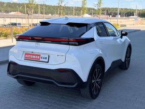 White Toyota C-HR 2024 in Vilnius, with an engine capacity of 2.00 L and mileage of 57 thousand km for 31350 €, photo 5 on AUTOMOTO.COM.LV