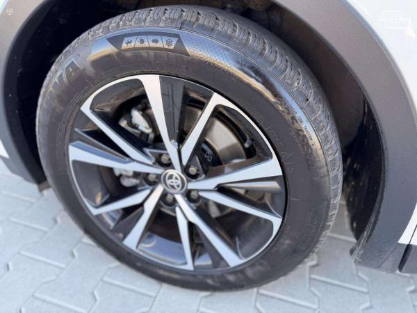 Белый Тойота C-HR 2024 в Вильнюс, объемом двигателя 2.00 л и пробегом 57 тыс. км за 31350 €, фото 9 на AUTOMOTO.COM.LV