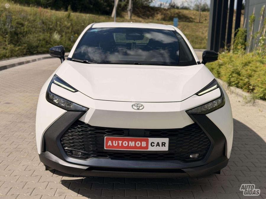 Белый Тойота C-HR 2024 в Вильнюс, объемом двигателя 1.80 л и пробегом 78 тыс. км за 24950 €, фото 3 на AUTOMOTO.COM.LV