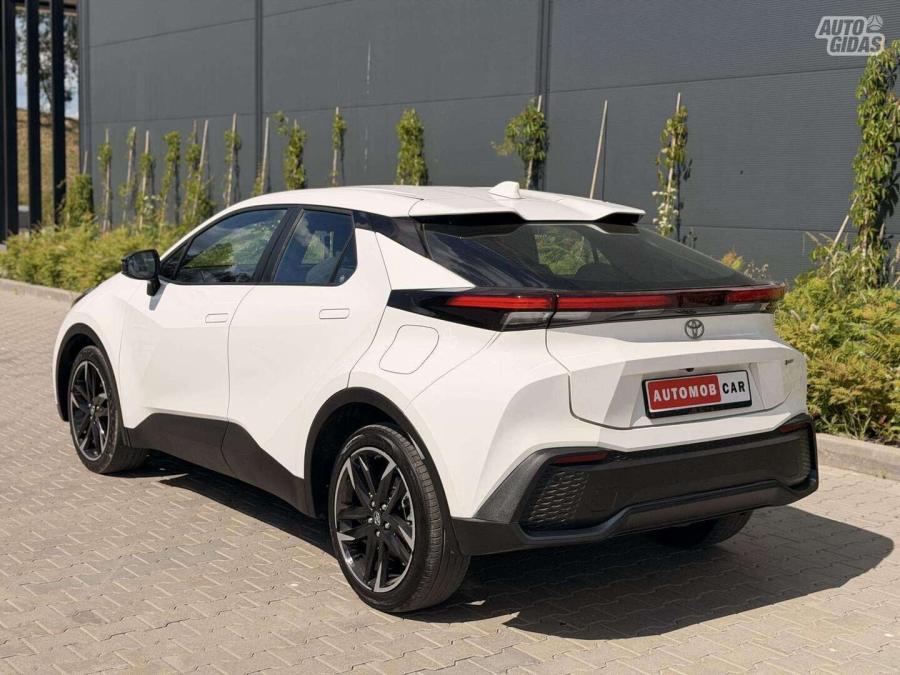 Белый Тойота C-HR 2024 в Вильнюс, объемом двигателя 1.80 л и пробегом 78 тыс. км за 24950 €, фото 7 на AUTOMOTO.COM.LV