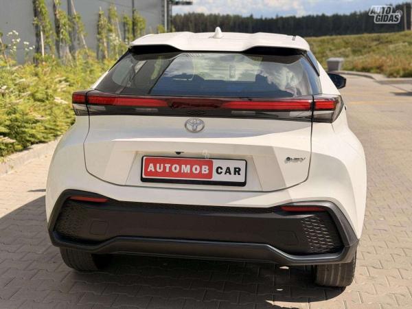 Белый Тойота C-HR 2024 в Вильнюс, объемом двигателя 1.80 л и пробегом 78 тыс. км за 24950 €, фото 8 на AUTOMOTO.COM.LV