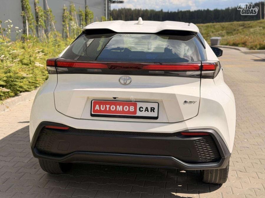 Белый Тойота C-HR 2024 в Вильнюс, объемом двигателя 1.80 л и пробегом 78 тыс. км за 24950 €, фото 9 на AUTOMOTO.COM.LV
