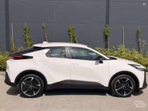 Белый Тойота C-HR 2024 в Вильнюс, объемом двигателя 1.80 л и пробегом 78 тыс. км за 24950 €, фото 11 на AUTOMOTO.COM.LV
