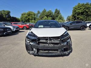 Белый Тойота C-HR 2024 в Паневежис, объемом двигателя 1.80 л и пробегом 43 тыс. км за 16999 €, фото 3 на AUTOMOTO.COM.LV
