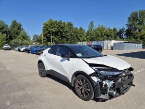 Белый Тойота C-HR 2024 в Паневежис, объемом двигателя 1.80 л и пробегом 43 тыс. км за 16999 €, фото 4 на AUTOMOTO.COM.LV