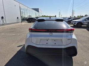 Белый Тойота C-HR 2024 в Паневежис, объемом двигателя 1.80 л и пробегом 43 тыс. км за 16999 €, фото 7 на AUTOMOTO.COM.LV