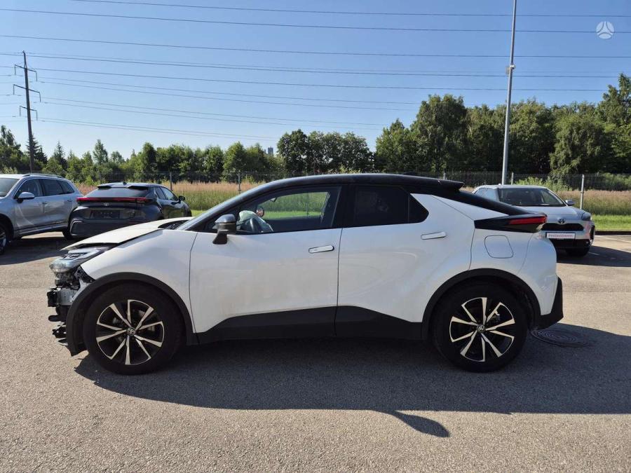 Белый Тойота C-HR 2024 в Паневежис, объемом двигателя 1.80 л и пробегом 43 тыс. км за 16999 €, фото 8 на AUTOMOTO.COM.LV
