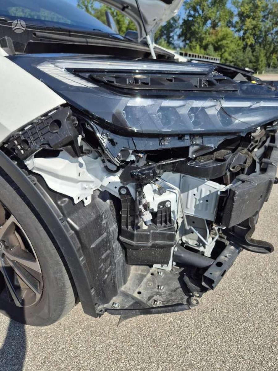 Белый Тойота C-HR 2024 в Паневежис, объемом двигателя 1.80 л и пробегом 43 тыс. км за 16999 €, фото 21 на AUTOMOTO.COM.LV