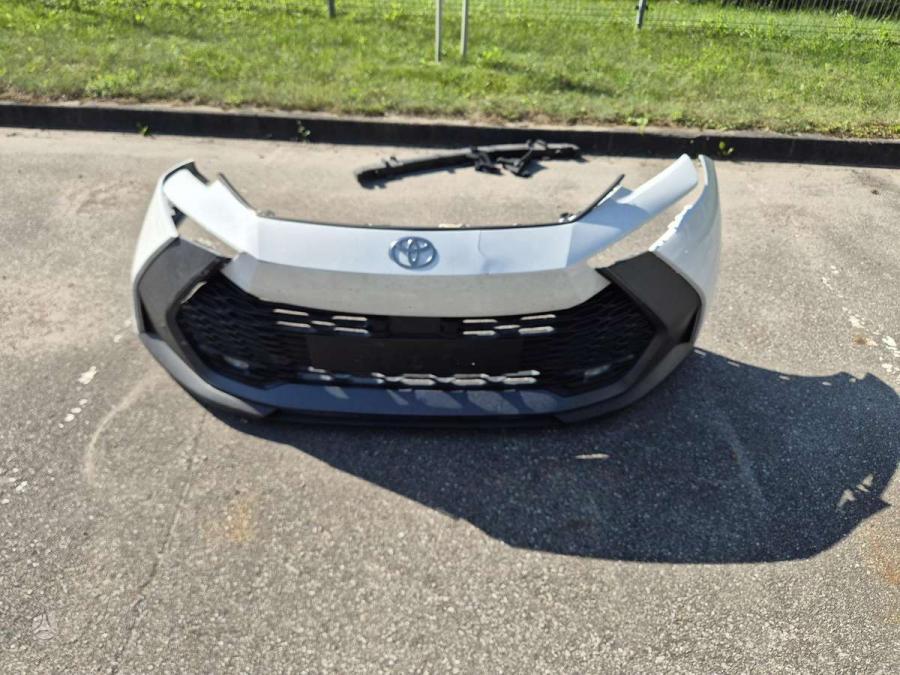 Белый Тойота C-HR 2024 в Паневежис, объемом двигателя 1.80 л и пробегом 43 тыс. км за 16999 €, фото 24 на AUTOMOTO.COM.LV
