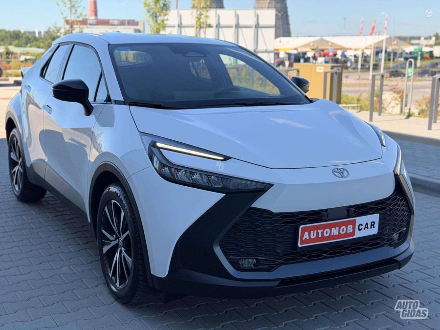 Белый Тойота C-HR 2024 в Вильнюс, объемом двигателя 2.00 л и пробегом 57 тыс. км за 31350 €, фото 4 на AUTOMOTO.COM.LV