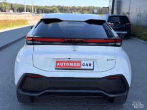 Белый Тойота C-HR 2024 в Вильнюс, объемом двигателя 2.00 л и пробегом 57 тыс. км за 31350 €, фото 6 на AUTOMOTO.COM.LV