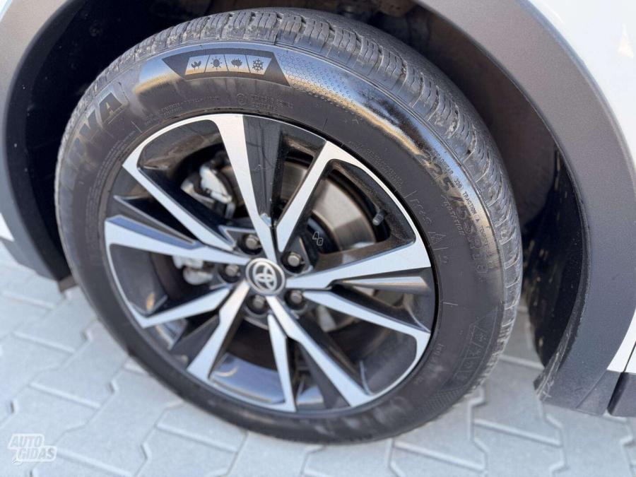 Белый Тойота C-HR 2024 в Вильнюс, объемом двигателя 2.00 л и пробегом 57 тыс. км за 31350 €, фото 10 на AUTOMOTO.COM.LV