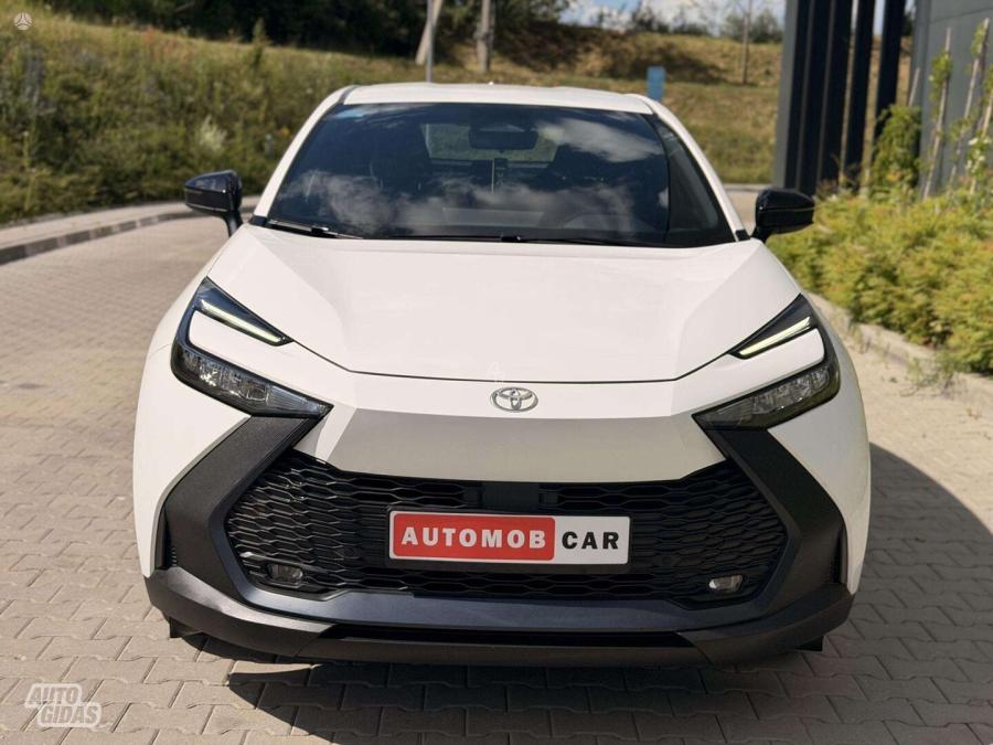 Белый Тойота C-HR 2024 в Вильнюс, объемом двигателя 1.80 л и пробегом 78 тыс. км за 24950 €, фото 3 на AUTOMOTO.COM.LV