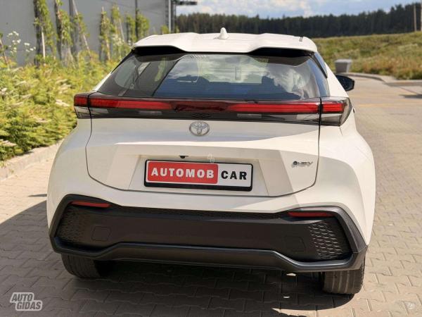 Белый Тойота C-HR 2024 в Вильнюс, объемом двигателя 1.80 л и пробегом 78 тыс. км за 24950 €, фото 8 на AUTOMOTO.COM.LV