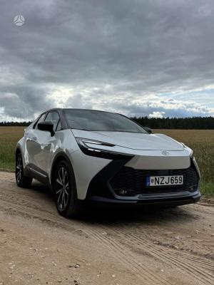 White Toyota C-HR 2024 in Vilnius, with an engine capacity of 1.80 L and mileage of 24 thousand km for 25900 €, photo  on AUTOMOTO.COM.LV