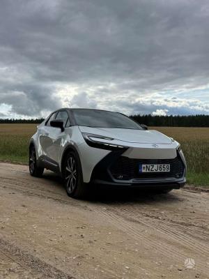 Белый Тойота C-HR 2024 в Вильнюс, объемом двигателя 1.80 л и пробегом 24 тыс. км за 25900 €, фото 3 на AUTOMOTO.COM.LV