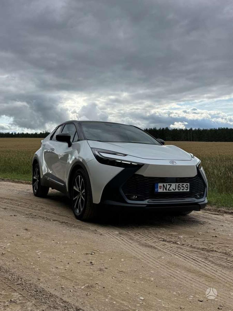 Белый Тойота C-HR 2024 в Вильнюс, объемом двигателя 1.80 л и пробегом 24 тыс. км за 25900 €, фото 3 на AUTOMOTO.COM.LV