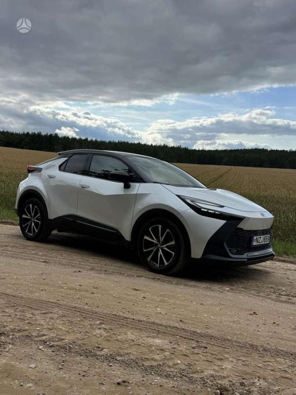 Белый Тойота C-HR 2024 в Вильнюс, объемом двигателя 1.80 л и пробегом 24 тыс. км за 25900 €, фото 3 на AUTOMOTO.COM.LV