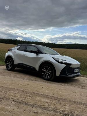 Белый Тойота C-HR 2024 в Вильнюс, объемом двигателя 1.80 л и пробегом 24 тыс. км за 25900 €, фото 4 на AUTOMOTO.COM.LV