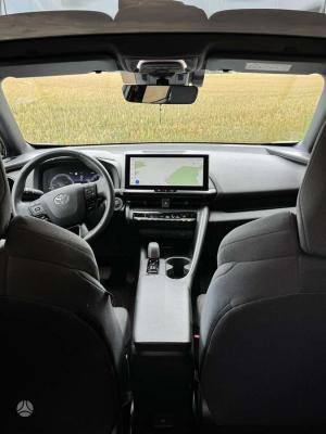 Белый Тойота C-HR 2024 в Вильнюс, объемом двигателя 1.80 л и пробегом 24 тыс. км за 25900 €, фото 8 на AUTOMOTO.COM.LV