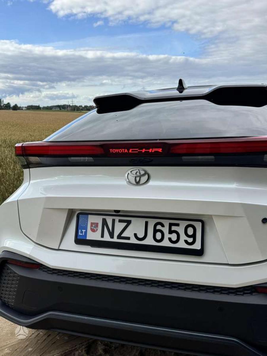 Белый Тойота C-HR 2024 в Вильнюс, объемом двигателя 1.80 л и пробегом 24 тыс. км за 25900 €, фото 9 на AUTOMOTO.COM.LV