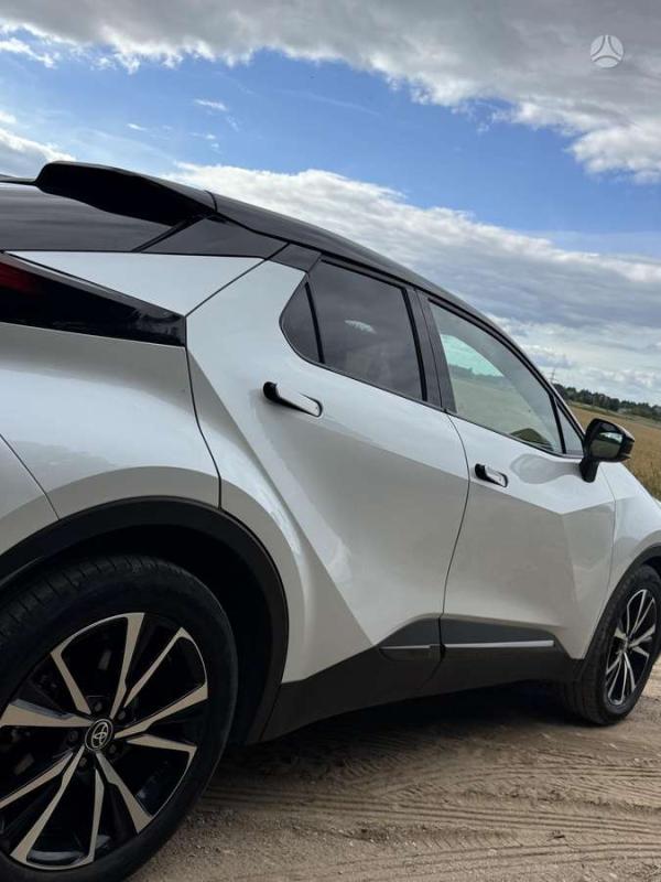 Белый Тойота C-HR 2024 в Вильнюс, объемом двигателя 1.80 л и пробегом 24 тыс. км за 25900 €, фото 9 на AUTOMOTO.COM.LV
