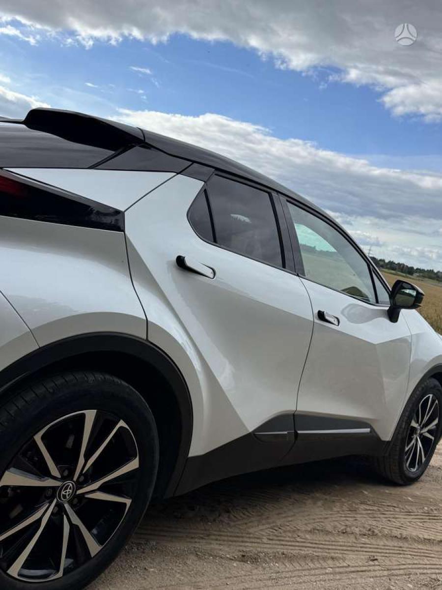 Белый Тойота C-HR 2024 в Вильнюс, объемом двигателя 1.80 л и пробегом 24 тыс. км за 25900 €, фото 10 на AUTOMOTO.COM.LV