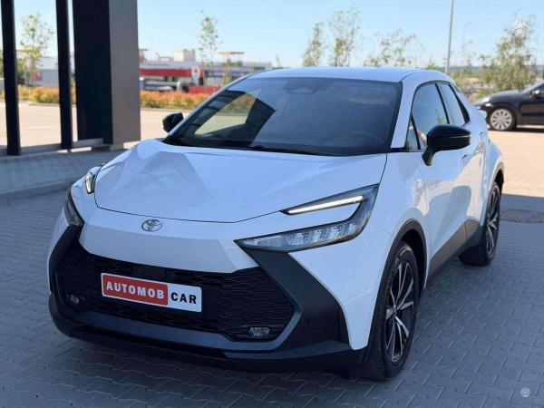 Белый Тойота C-HR 2024 в Вильнюс, объемом двигателя 1.99 л и пробегом 57 тыс. км за 31350 €, фото 1 на AUTOMOTO.COM.LV