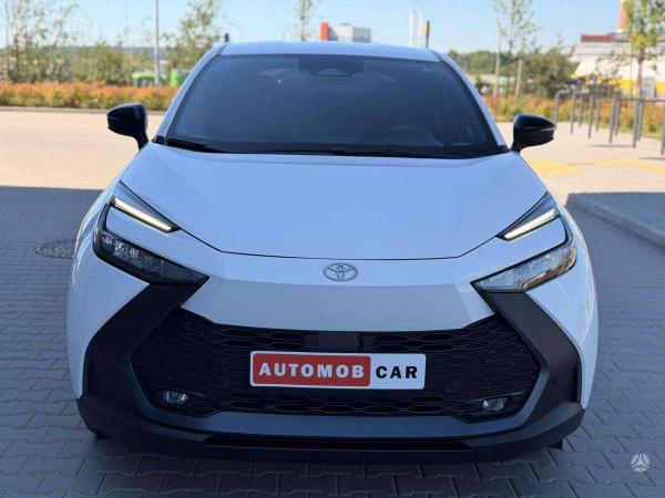 Белый Тойота C-HR 2024 в Вильнюс, объемом двигателя 1.99 л и пробегом 57 тыс. км за 31350 €, фото 2 на AUTOMOTO.COM.LV