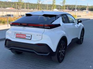 Белый Тойота C-HR 2024 в Вильнюс, объемом двигателя 1.99 л и пробегом 57 тыс. км за 31350 €, фото 5 на AUTOMOTO.COM.LV