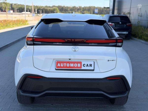 Белый Тойота C-HR 2024 в Вильнюс, объемом двигателя 1.99 л и пробегом 57 тыс. км за 31350 €, фото 5 на AUTOMOTO.COM.LV