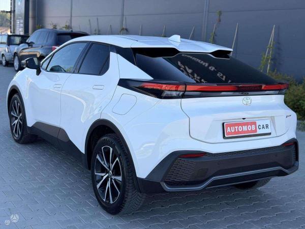 Белый Тойота C-HR 2024 в Вильнюс, объемом двигателя 1.99 л и пробегом 57 тыс. км за 31350 €, фото 6 на AUTOMOTO.COM.LV