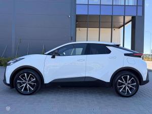Белый Тойота C-HR 2024 в Вильнюс, объемом двигателя 1.99 л и пробегом 57 тыс. км за 31350 €, фото 8 на AUTOMOTO.COM.LV