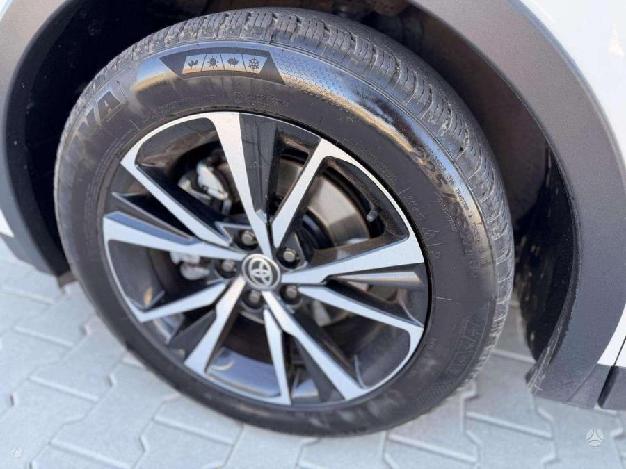 Белый Тойота C-HR 2024 в Вильнюс, объемом двигателя 1.99 л и пробегом 57 тыс. км за 31350 €, фото 10 на AUTOMOTO.COM.LV