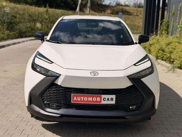 Белый Тойота C-HR 2024 в Вильнюс, объемом двигателя 1.80 л и пробегом 78 тыс. км за 24950 €, фото 2 на AUTOMOTO.COM.LV