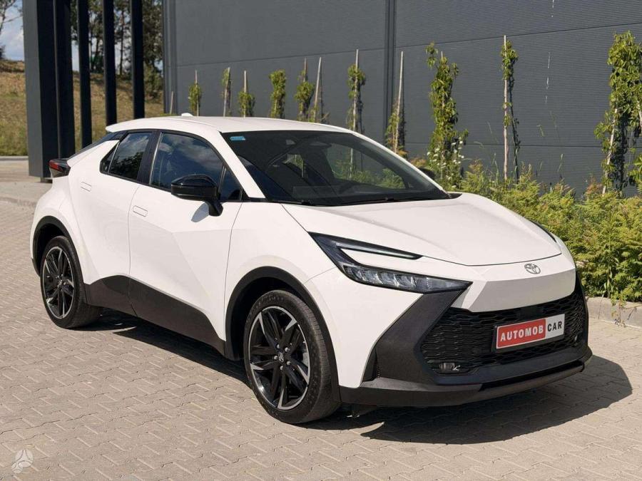 White Toyota C-HR 2024 in Vilnius, with an engine capacity of 1.80 L and mileage of 78 thousand km for 24950 €, photo 5 on AUTOMOTO.COM.LV