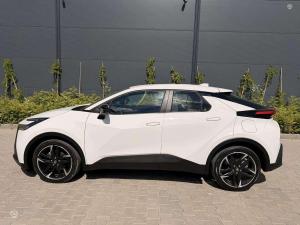 White Toyota C-HR 2024 in Vilnius, with an engine capacity of 1.80 L and mileage of 78 thousand km for 24950 €, photo 6 on AUTOMOTO.COM.LV