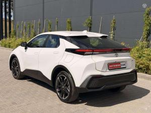 White Toyota C-HR 2024 in Vilnius, with an engine capacity of 1.80 L and mileage of 78 thousand km for 24950 €, photo 7 on AUTOMOTO.COM.LV