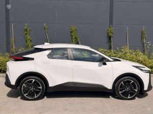 White Toyota C-HR 2024 in Vilnius, with an engine capacity of 1.80 L and mileage of 78 thousand km for 24950 €, photo 11 on AUTOMOTO.COM.LV